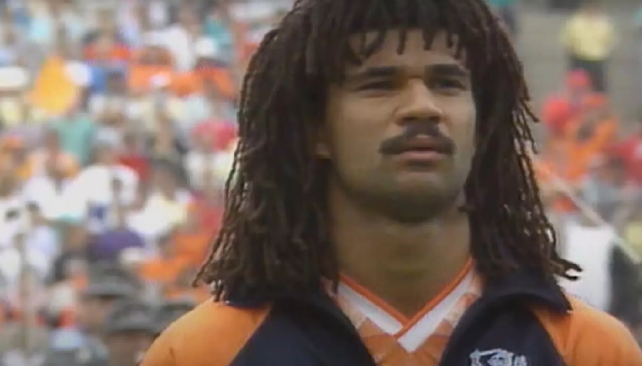 Ruud Gullit reageert prachtig op Oranjefans die als hem verkleed waren ...