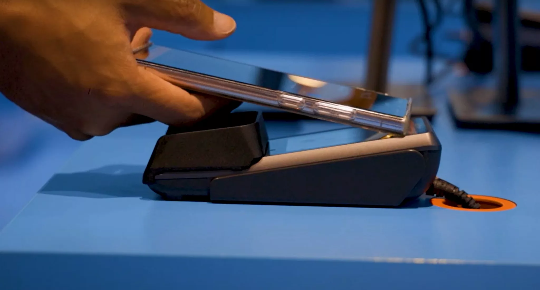 Het einde van je pinpas, banken vervangen je betaalpas voor een nieuw ...