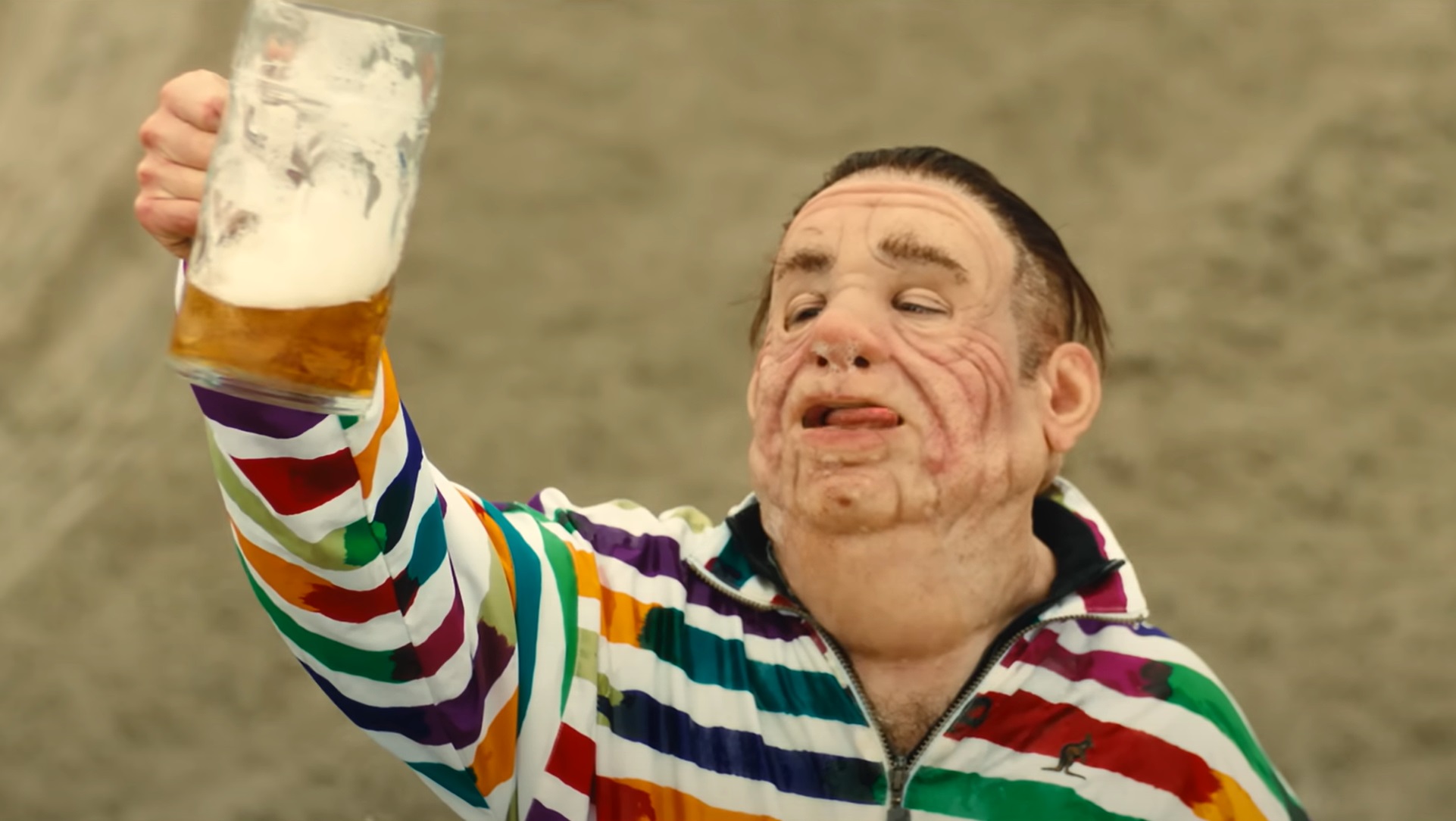 Zien we dat goed? Er zit tegenwoordig iemand anders achter het masker ...