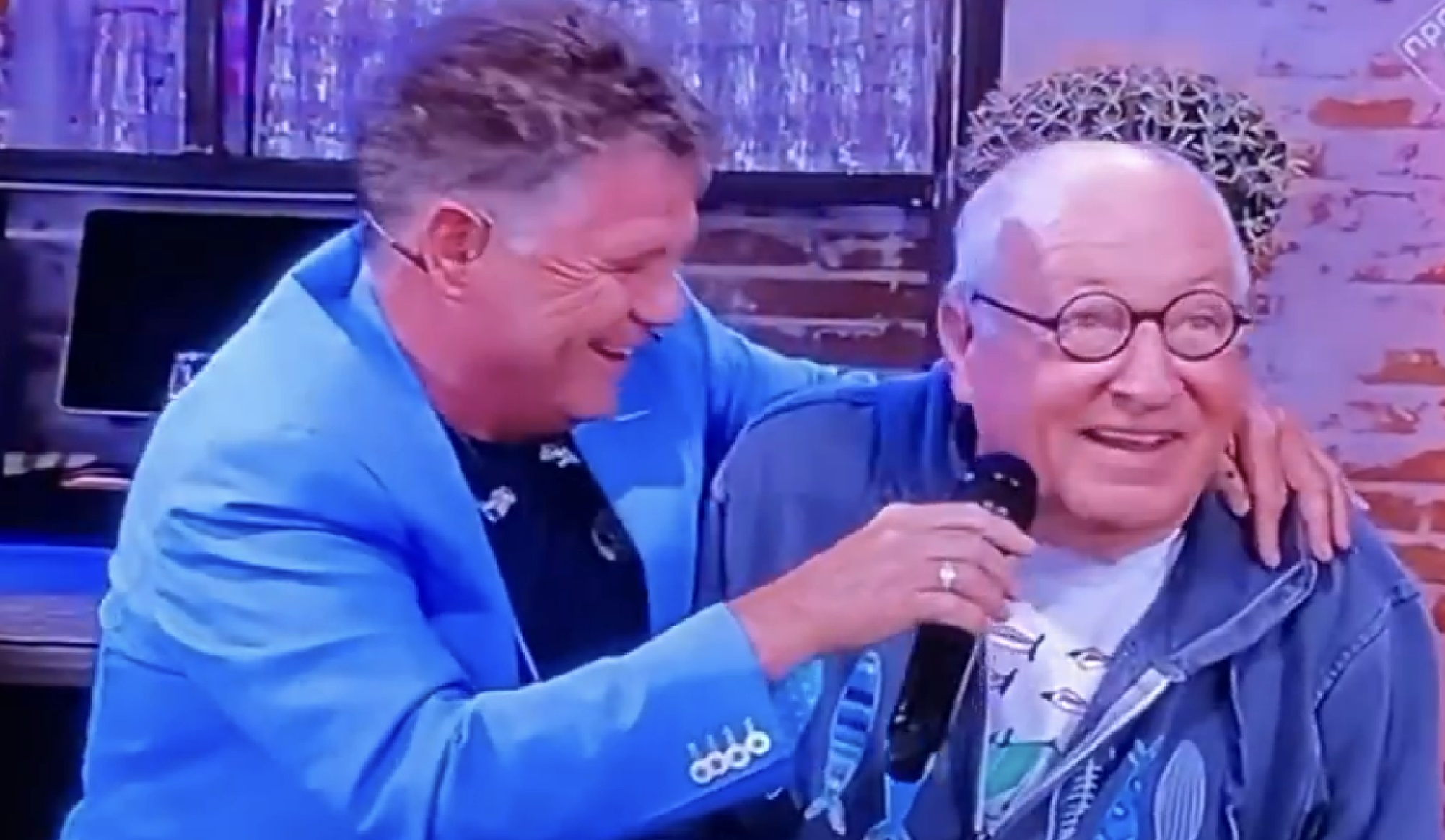 Meest ongemakkelijke beelden óóit: Wolter Kroes 'dwingt' Youp van 't ...
