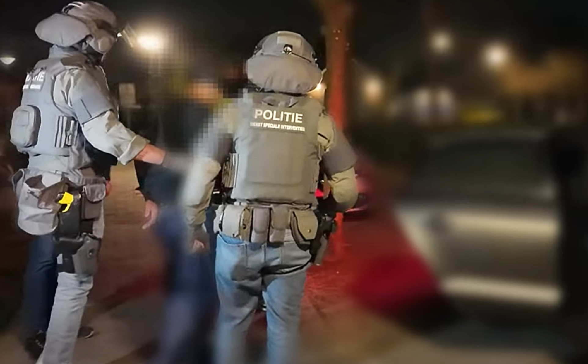 Arrestatieteam heeft AZC bestormd en 22-jarige man gearresteerd ...