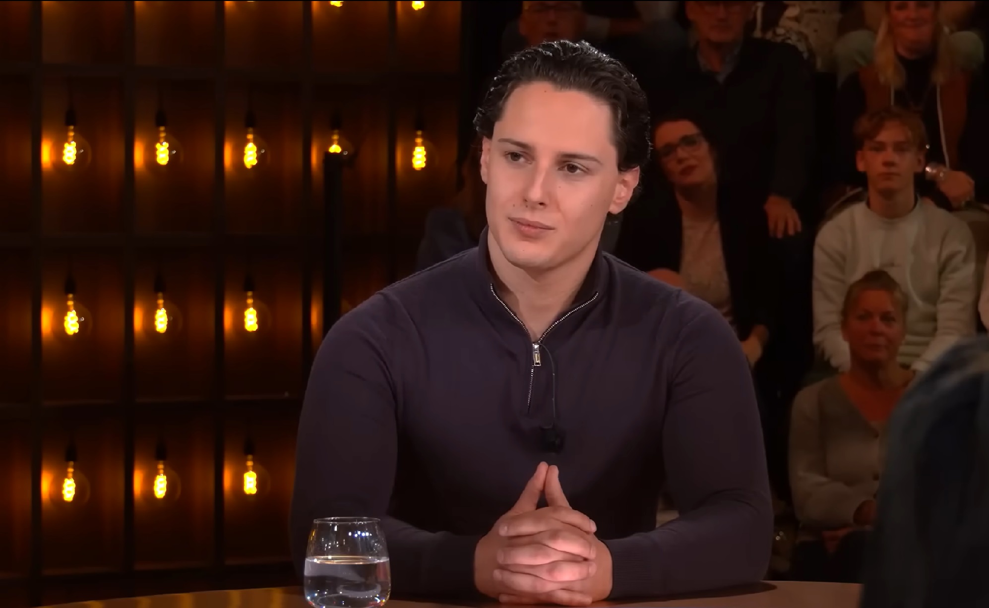 Andrew Tate-fan Davey uit First Dates volledig gesloopt in RTL Late Night