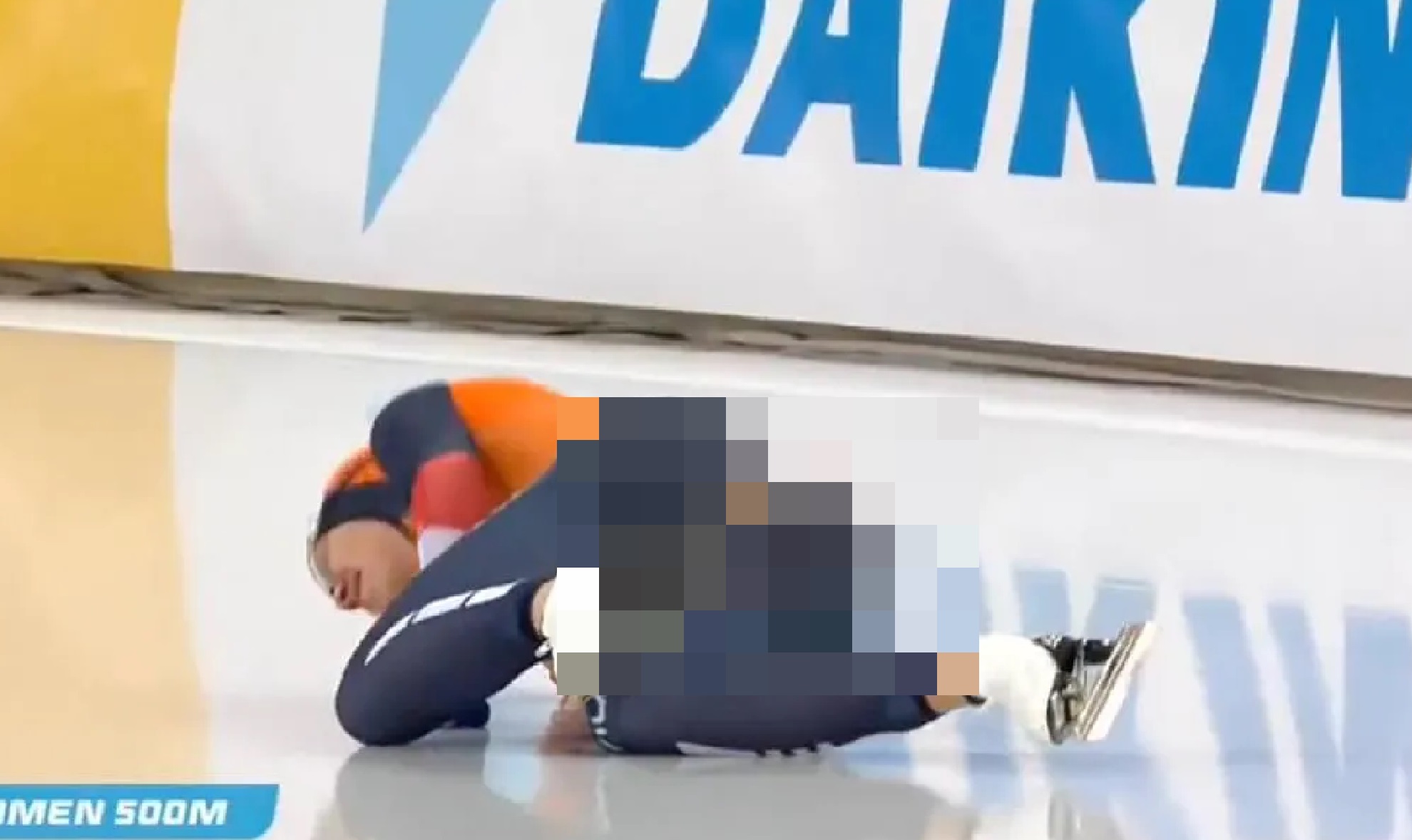 Suzanne Schulting maakt klapper tijdens World Cup en scheurt volledig ...